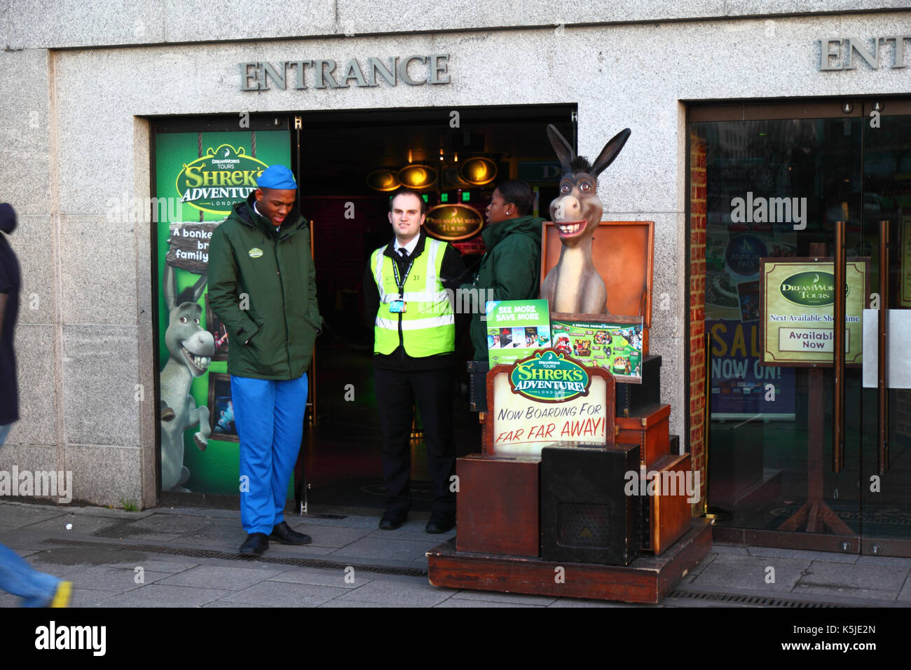 Security guard and workers outside entrance to DreamWorks Tours: Shrek ...