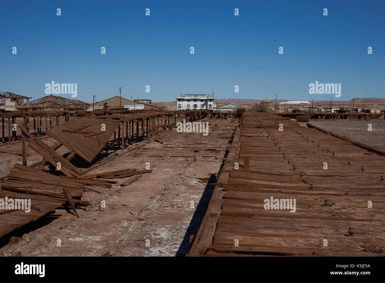 Town square and theatre in the derelict nitrate mining town of ...