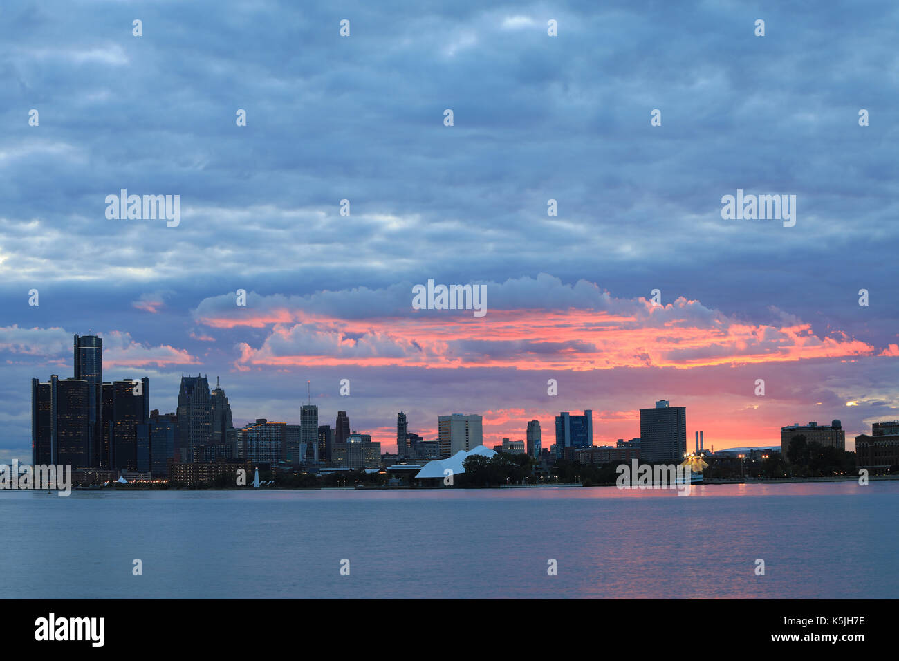 Detroit skyline from belle isle hi-res stock photography and images - Alamy