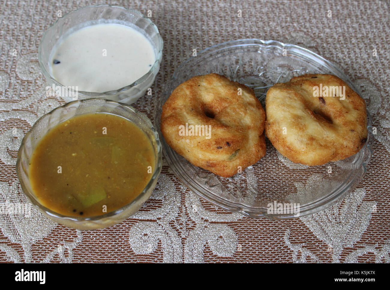 Vada chutney hi-res stock photography and images - Alamy
