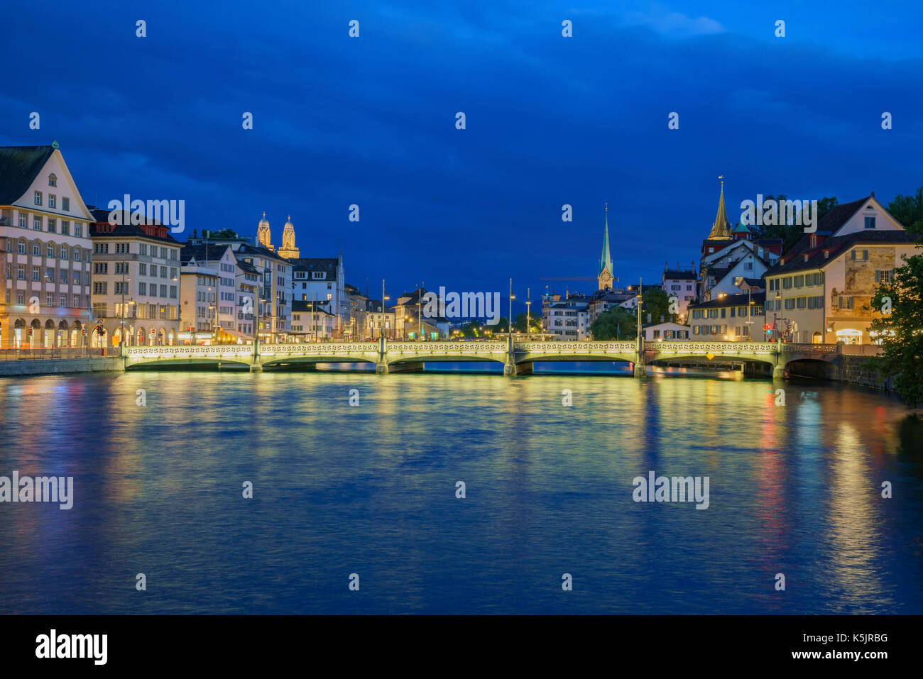 Night cityscape with Limmat river of the historical Zurich city ...