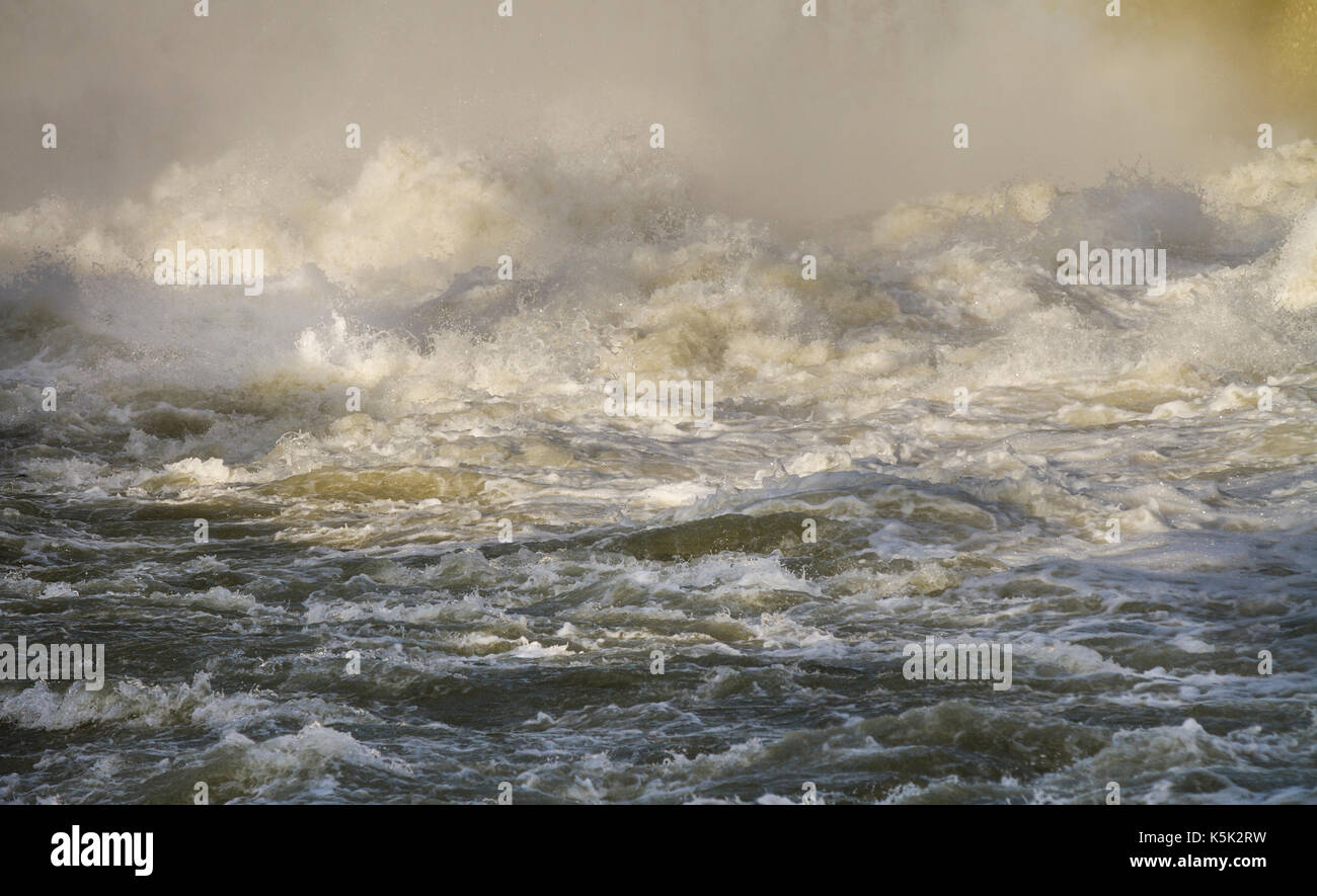 Dangerous Waves Stock Photos & Dangerous Waves Stock Images - Alamy