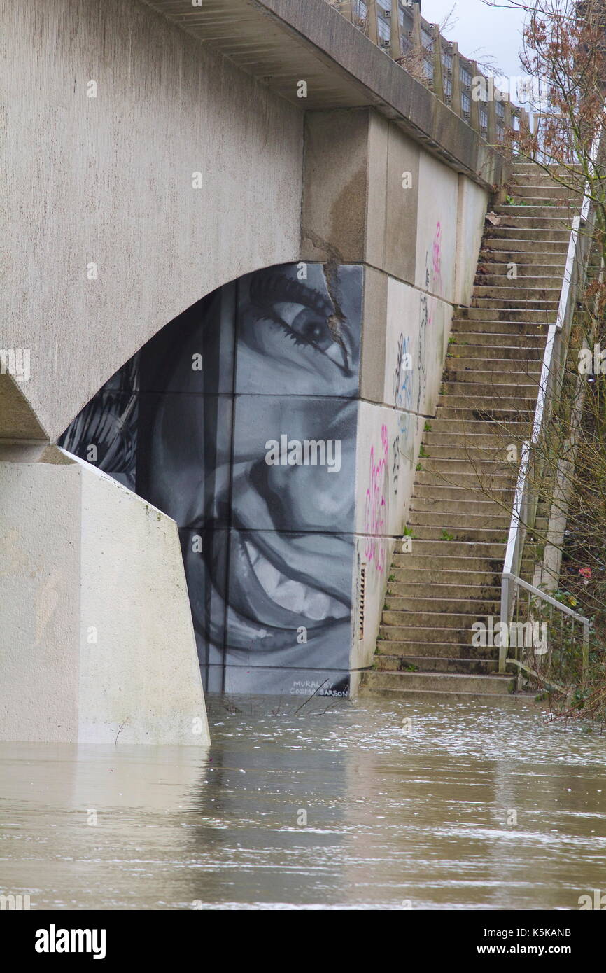 Graffiti river hi-res stock photography and images - Alamy