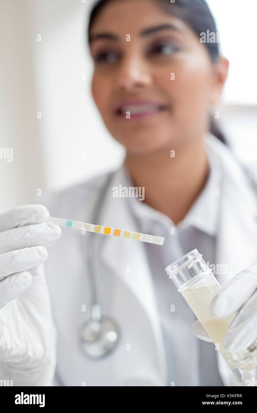 Female doctor testing urine Stock Photo - Alamy