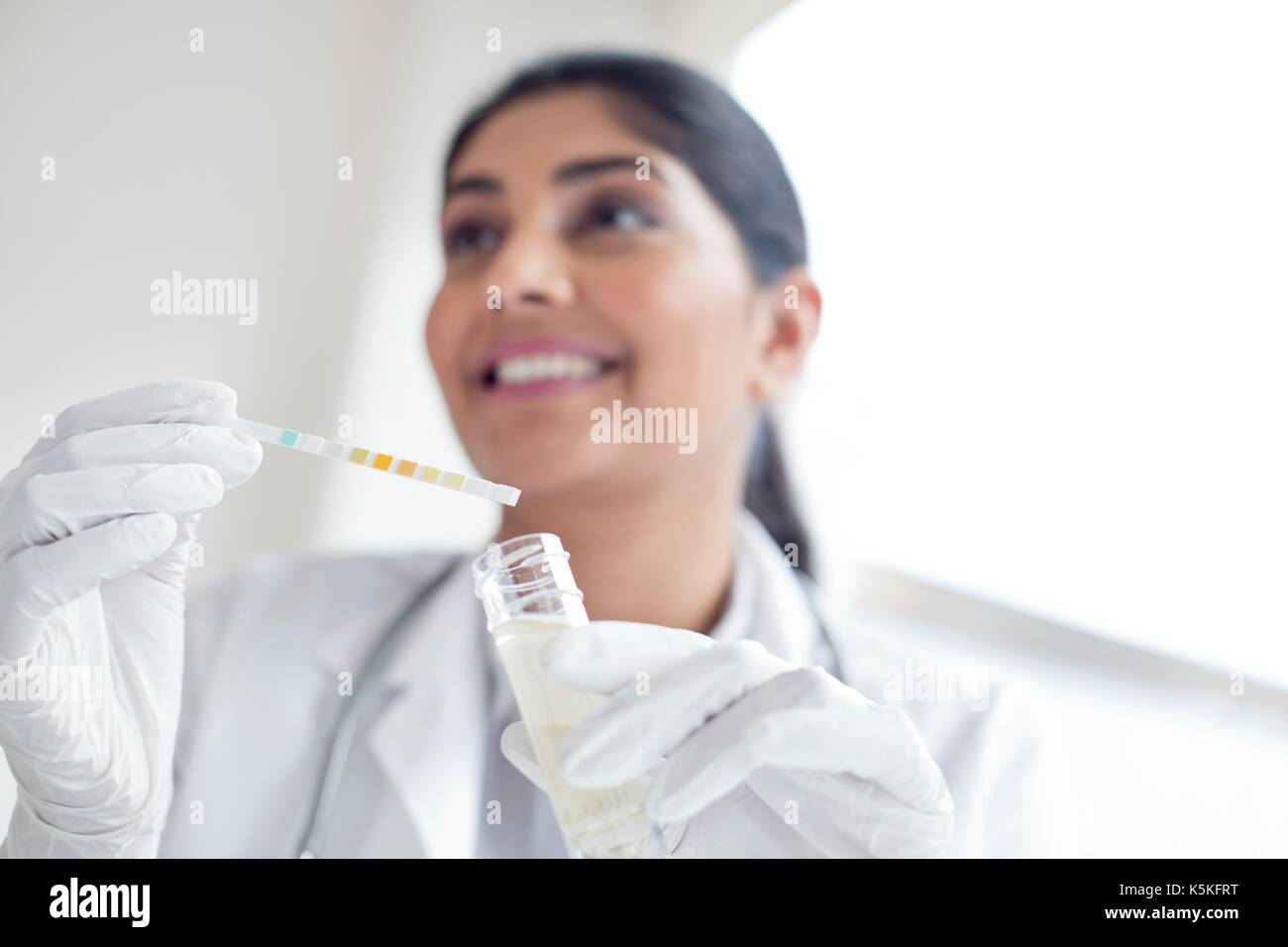 Female doctor testing urine Stock Photo - Alamy