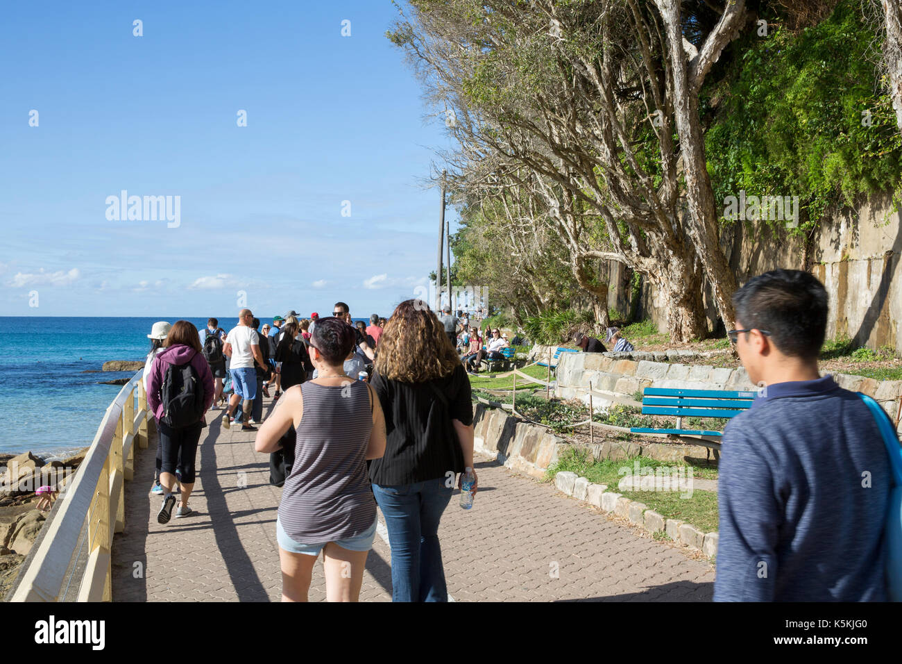 People enjoying the coastal walk from Manly beach to Shelley beach ...