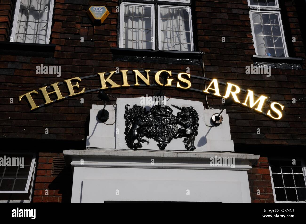 Kings arms pub sign hi-res stock photography and images - Alamy