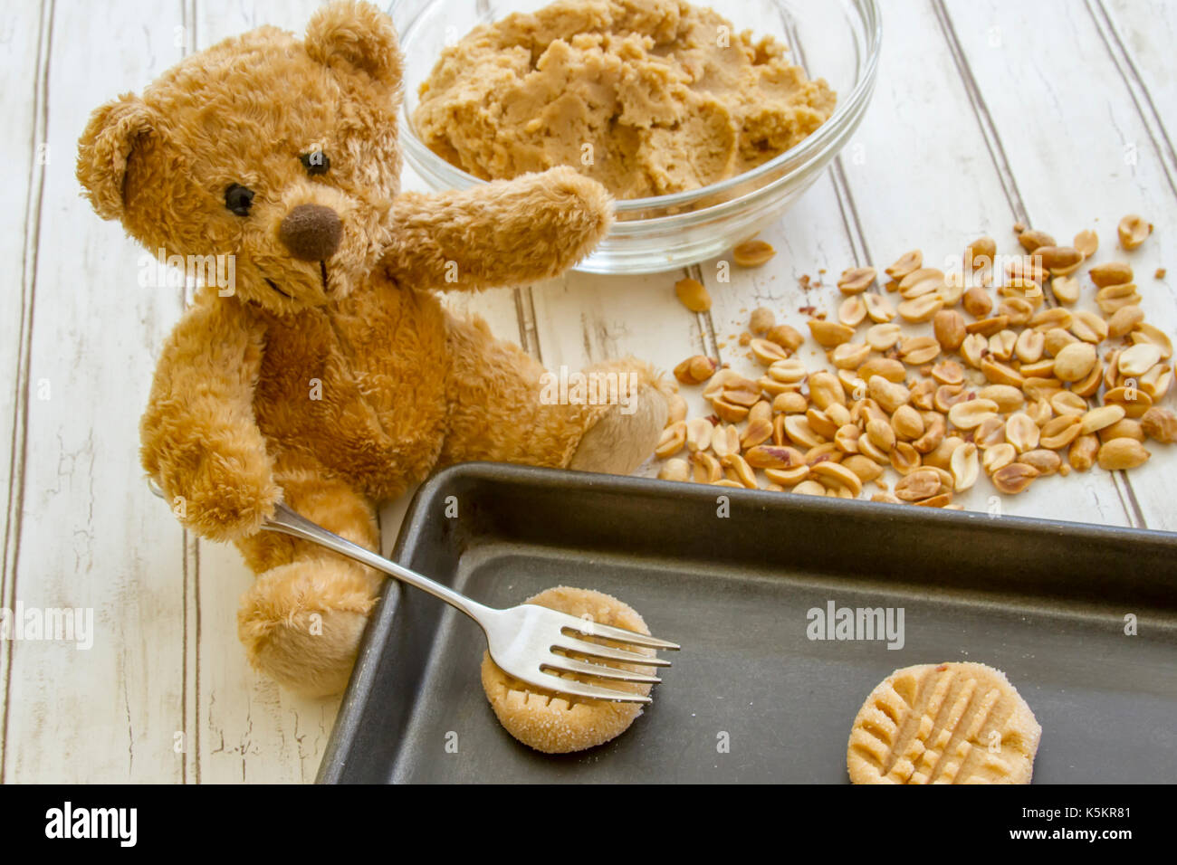 Teddy bear baking fresh peanut butter cookies Stock Photo - Alamy