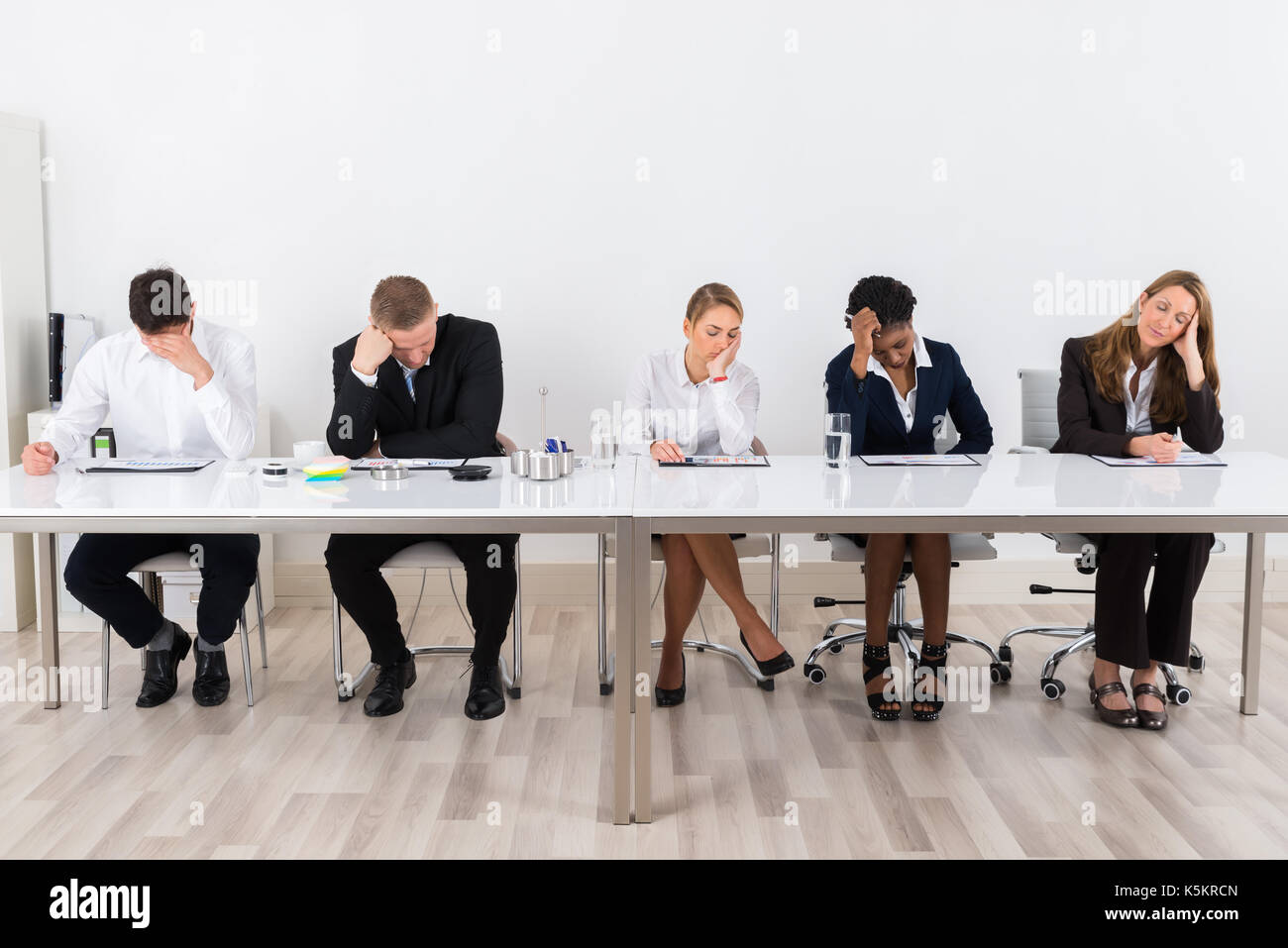 Disinterested people hi-res stock photography and images - Alamy