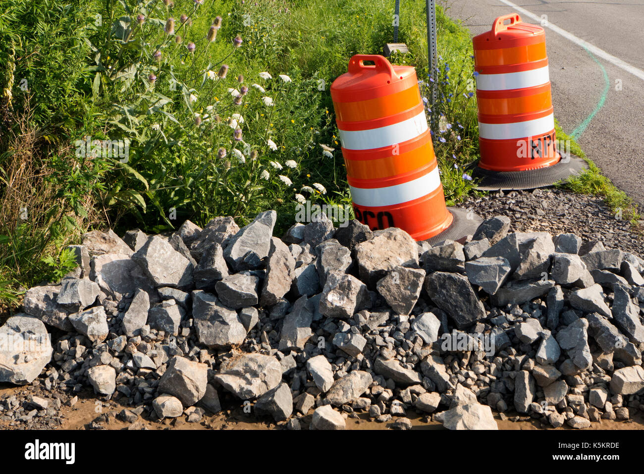 Traffic barrels hi-res stock photography and images - Alamy