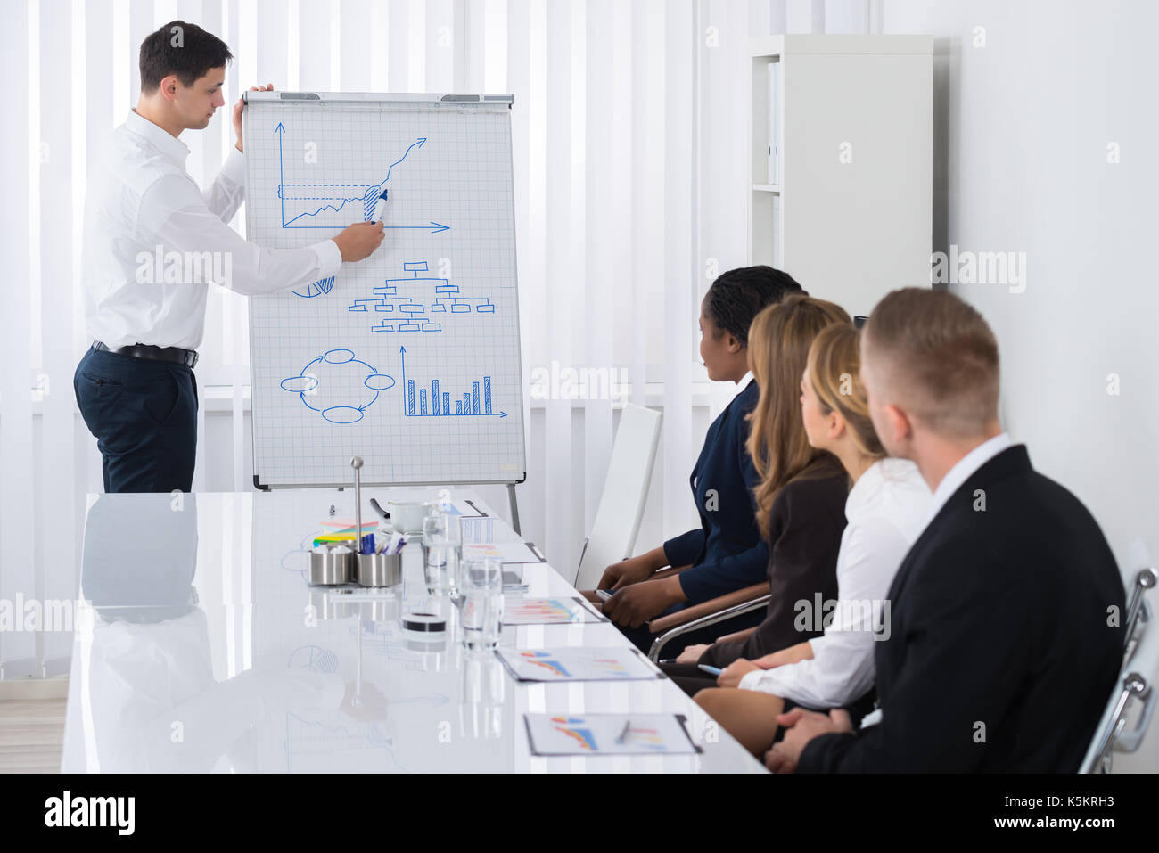 Seminar presenter black man hi-res stock photography and images - Alamy