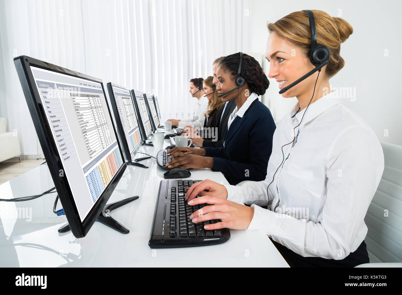 Working call center office hi-res stock photography and images - Alamy