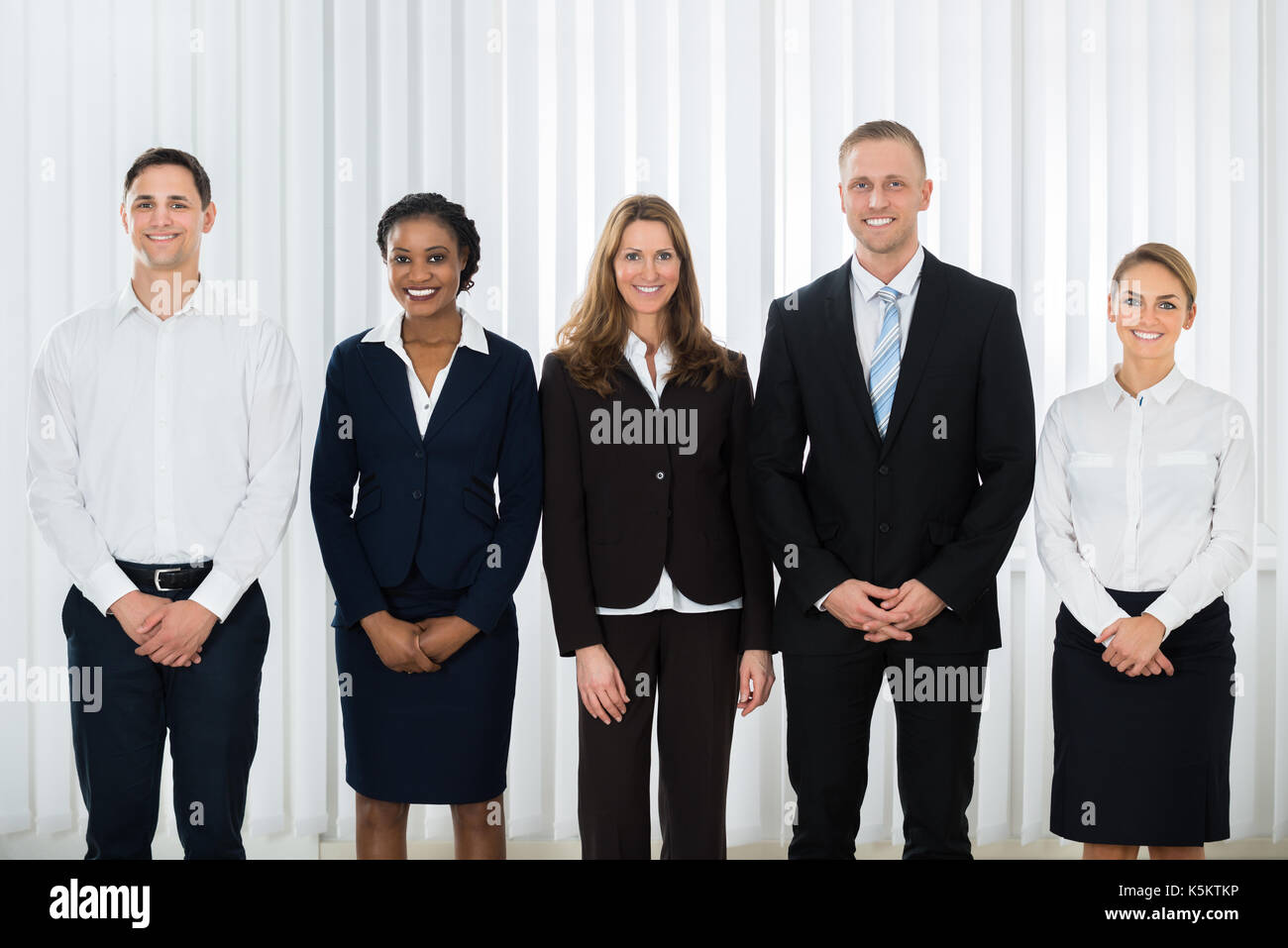 Diverse business group hi-res stock photography and images - Alamy
