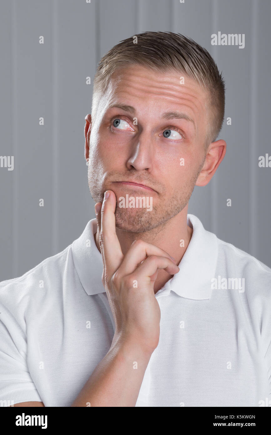 Man thinking hi-res stock photography and images - Alamy