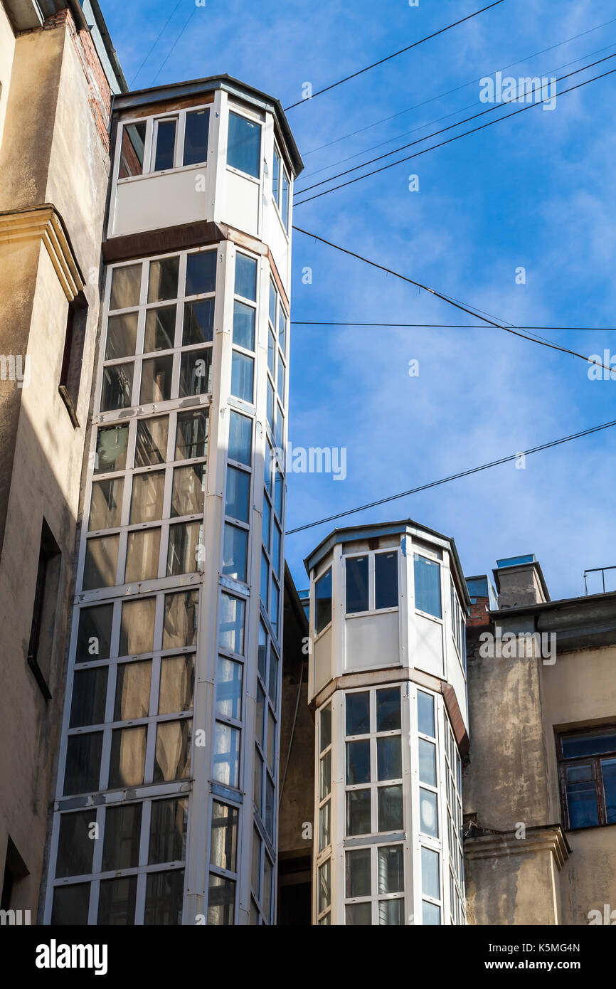 Home external lift hi-res stock photography and images - Alamy