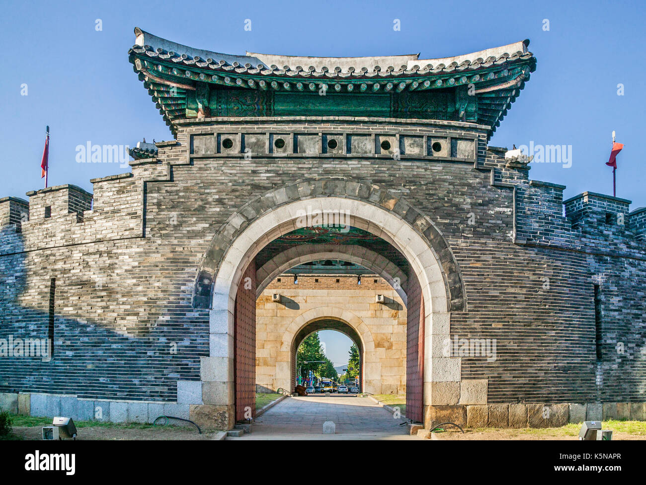 Two part gate hi-res stock photography and images - Alamy