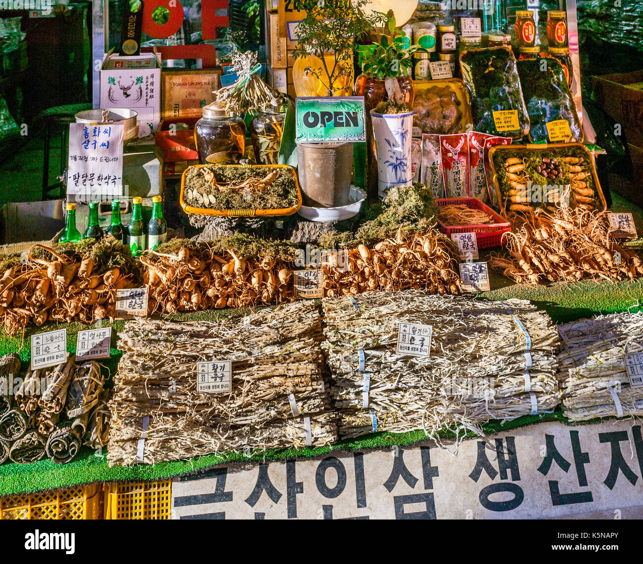 South Korea, Gyeonggi-do Province, Sudogwon, Suwon market stall Stock ...