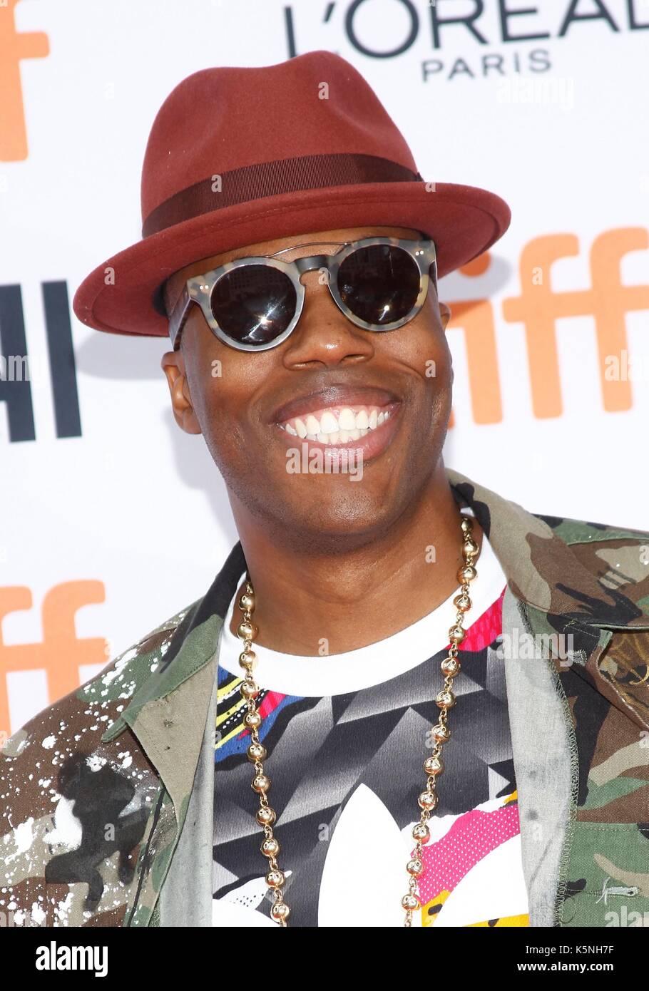 Kardinal offishall hi-res stock photography and images - Alamy