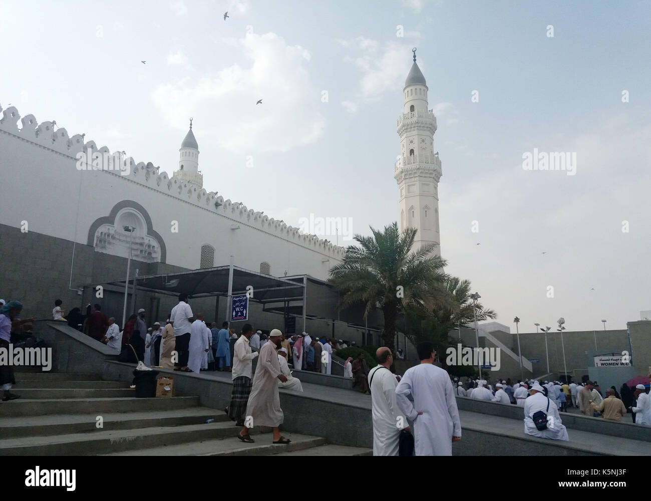 Medina, Medina, Saudi Arabia. 9th Sep, 2017. Muslim pilgrims visit the ...
