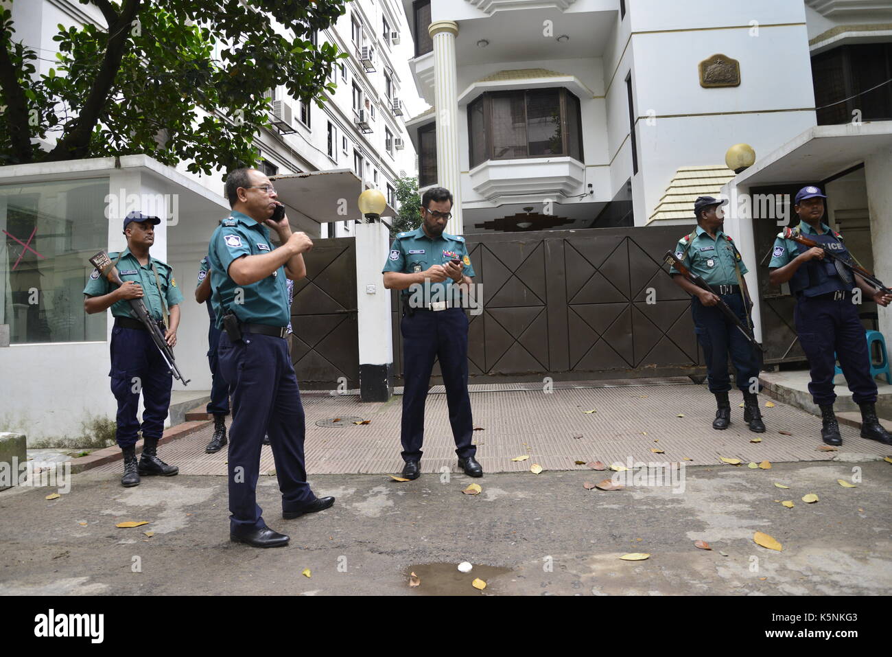Indian security guard in front hi-res stock photography and images - Alamy