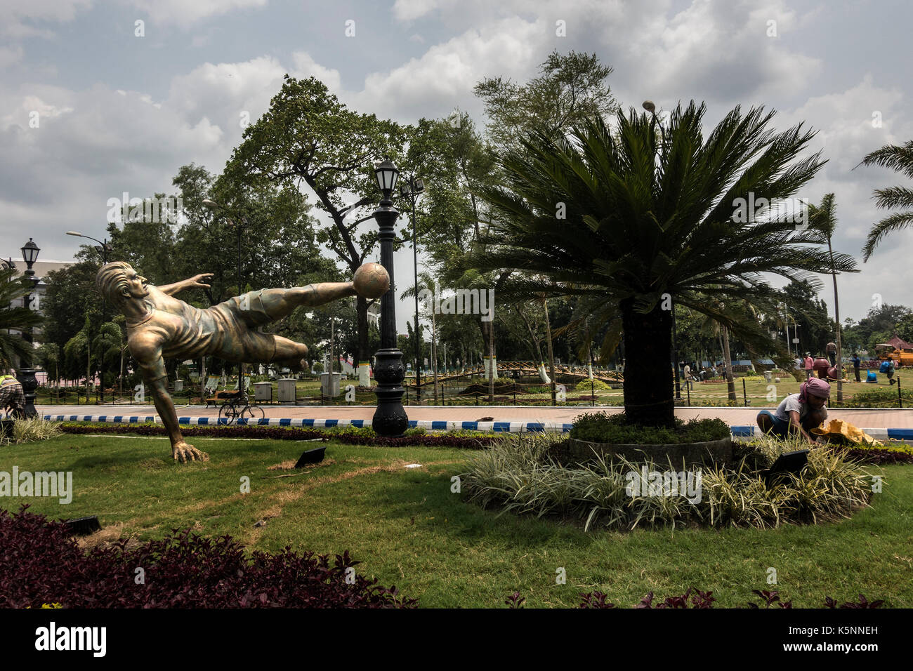 Kolkata. 10th Sep, 2017. An Indian worker works at Vivekananda Yuba ...