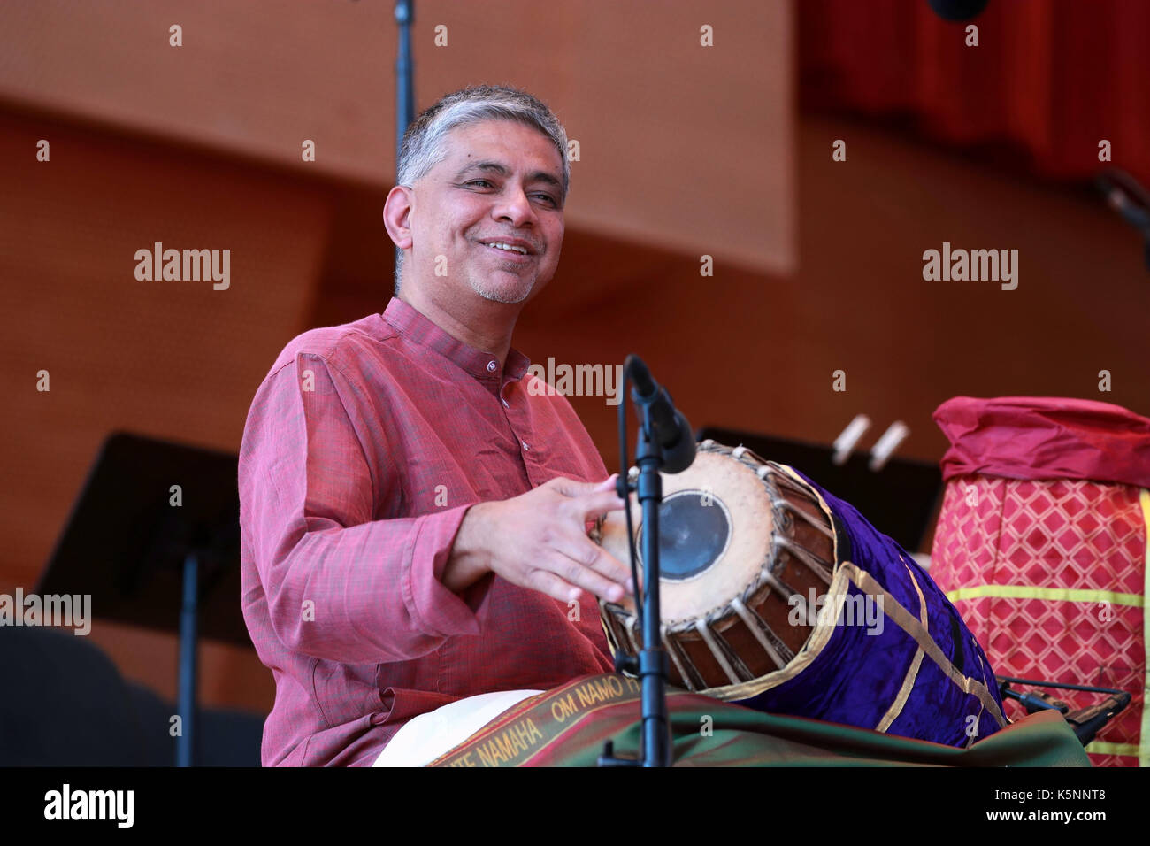 Mridangam hi-res stock photography and images - Alamy