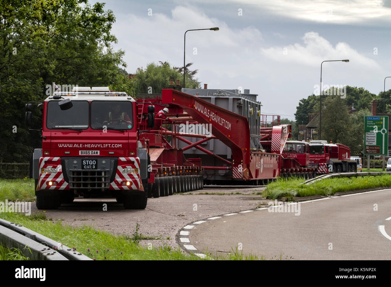Abnormal load truck hi-res stock photography and images - Alamy