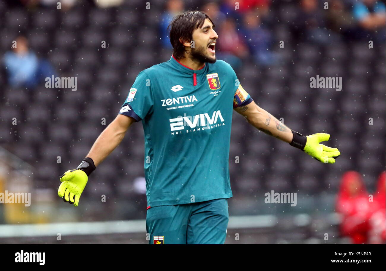 Genoa goalkeeper mattia perin hi-res stock photography and images - Alamy