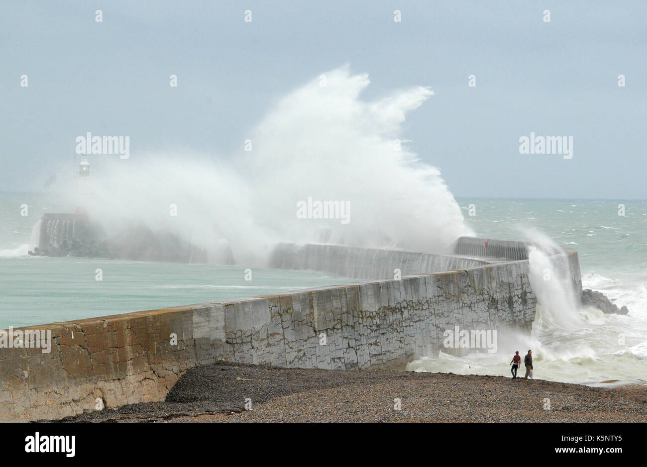 Newhaven, East Sussex, UK. 10th Sep, 2017. Wind picking up again along ...