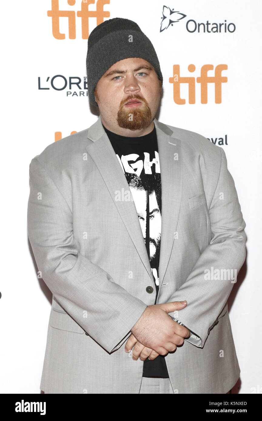 Celebrities paul walter hauser hi-res stock photography and images - Alamy