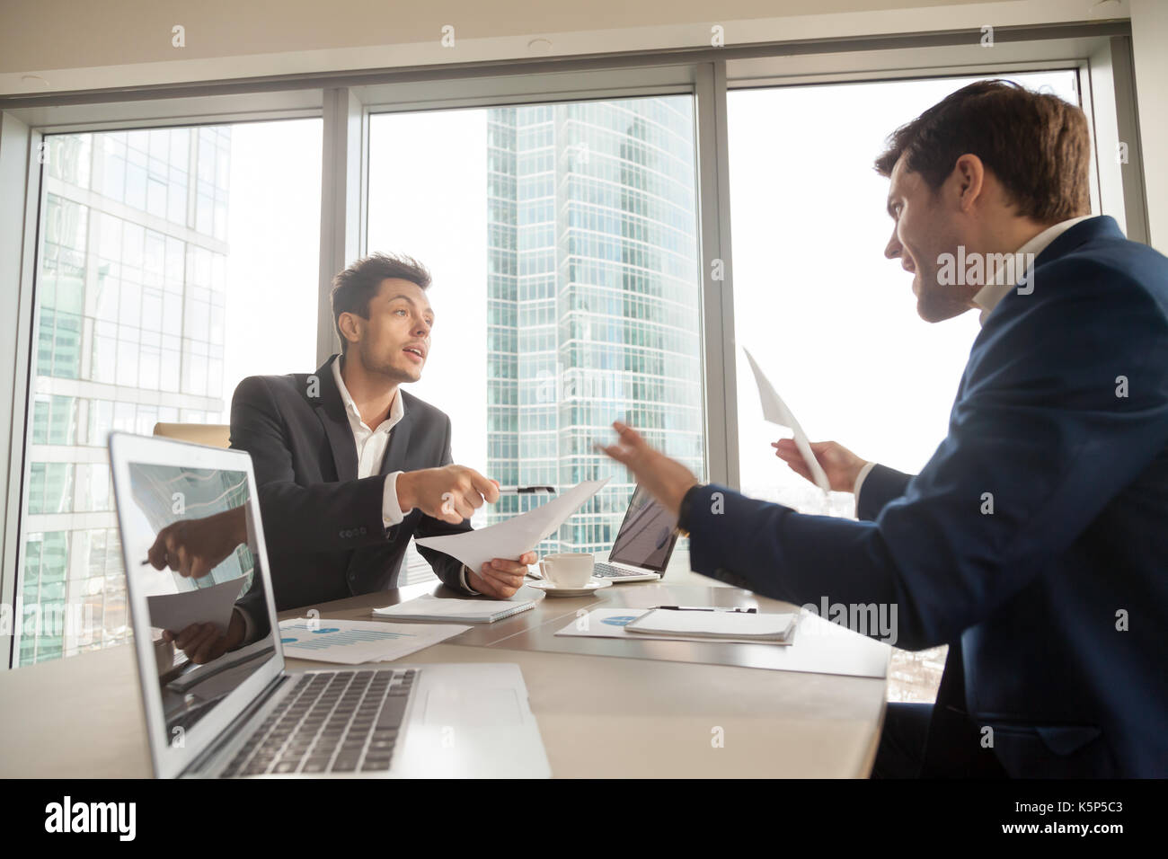 Angry business meeting hi-res stock photography and images - Alamy