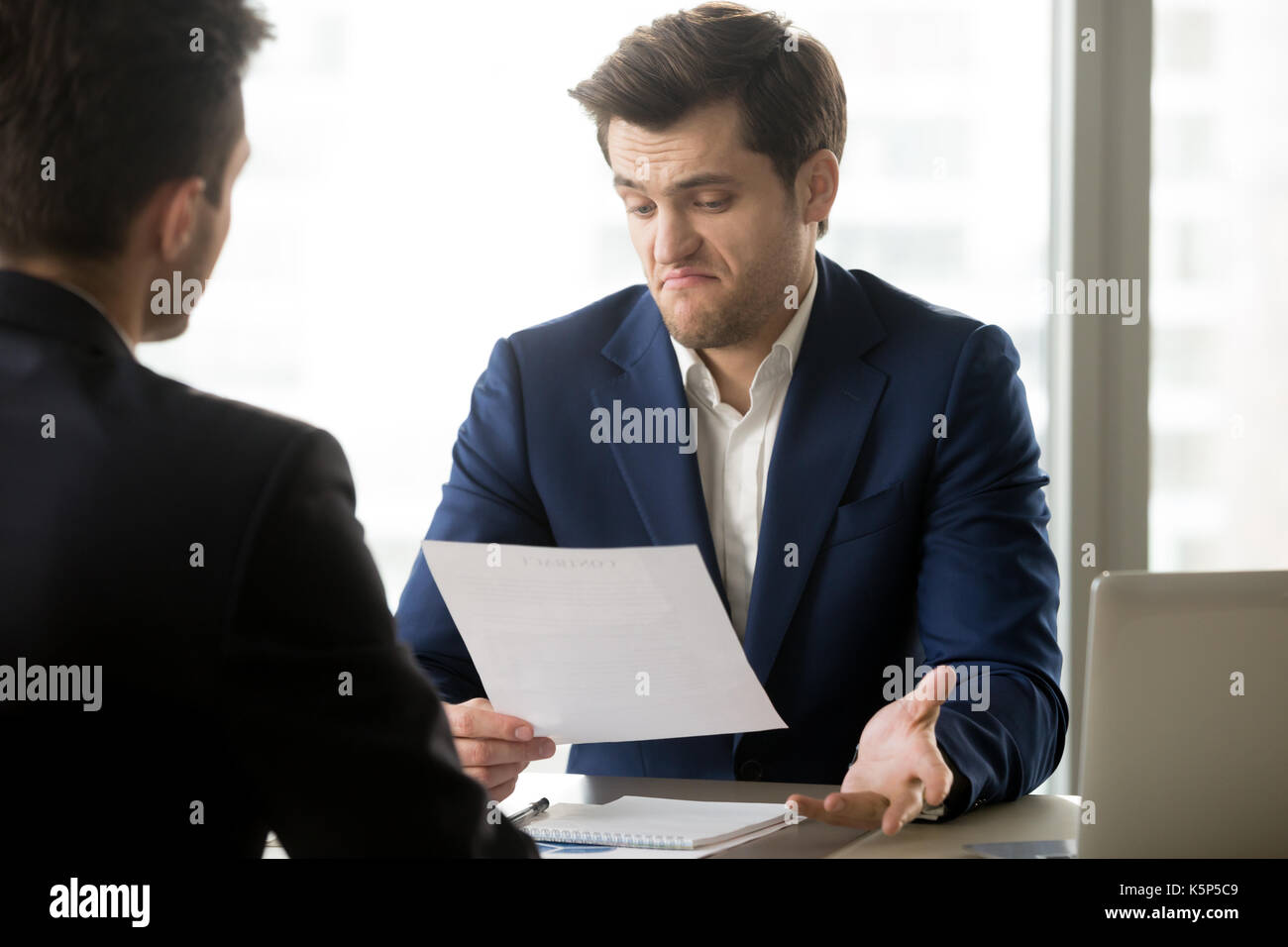 Disagree face expression hi-res stock photography and images - Alamy