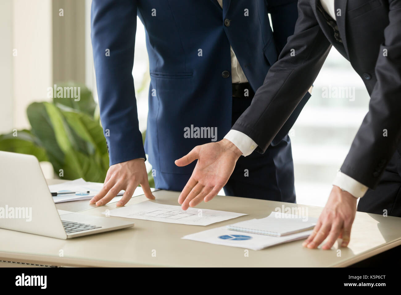 Real estate agency work hi-res stock photography and images - Alamy