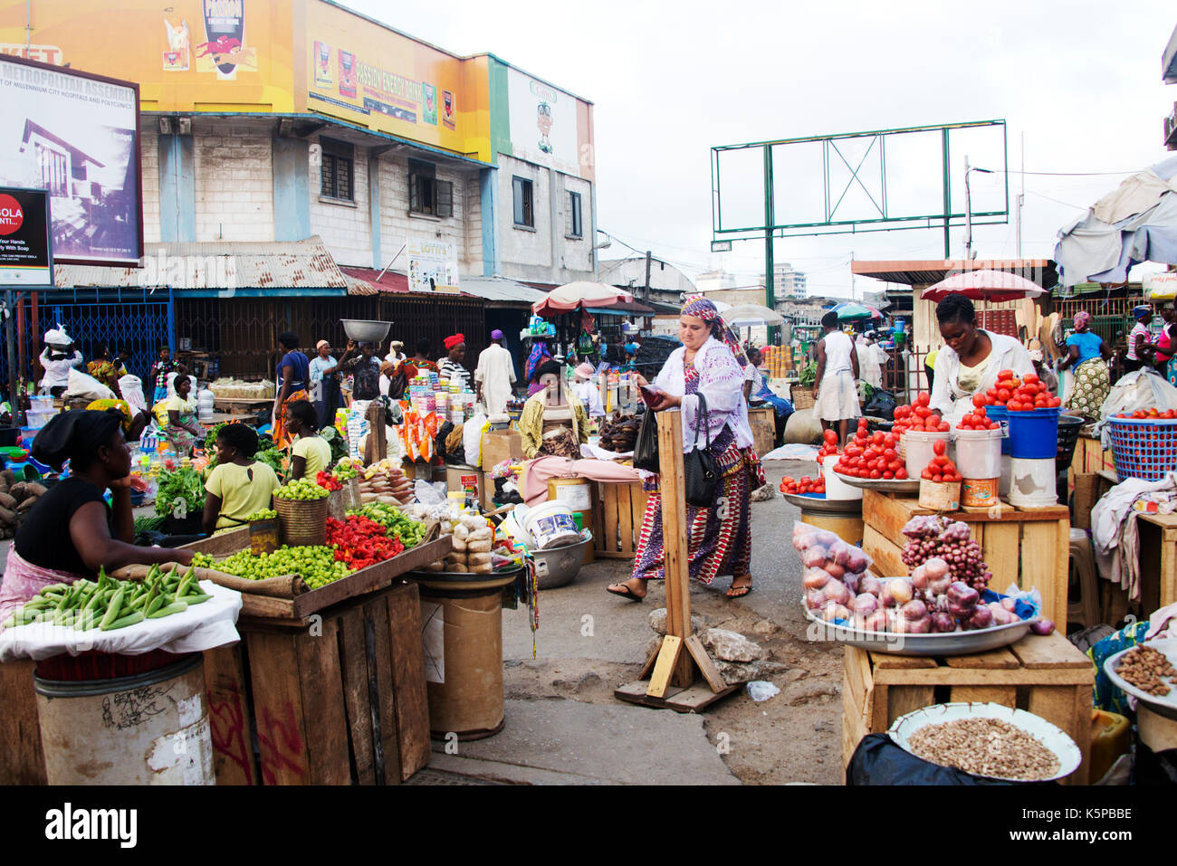 Accra ghana market hi-res stock photography and images - Alamy