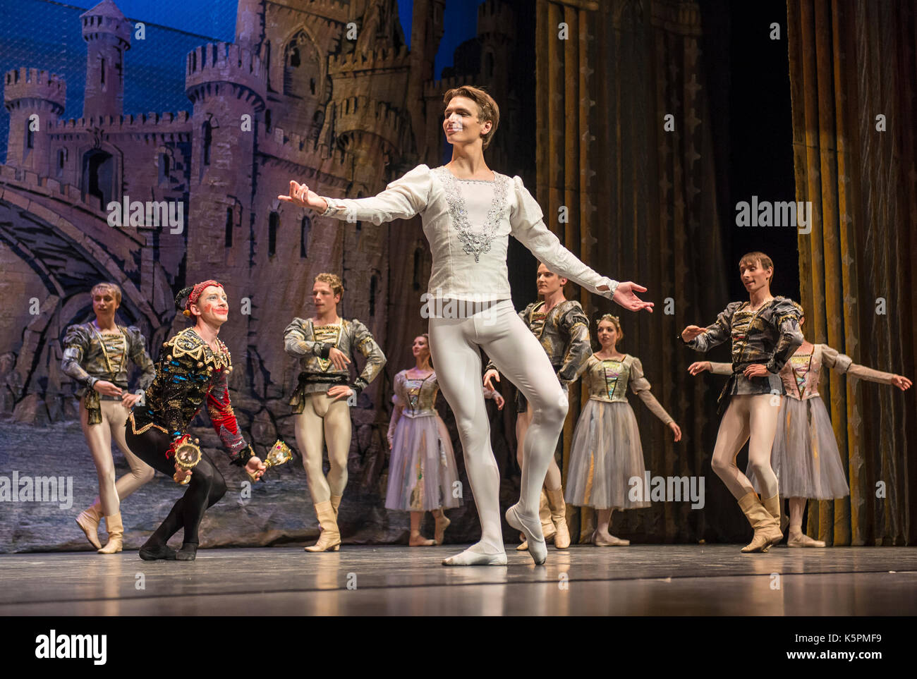 Escenario de ballet hi-res stock photography and images - Alamy