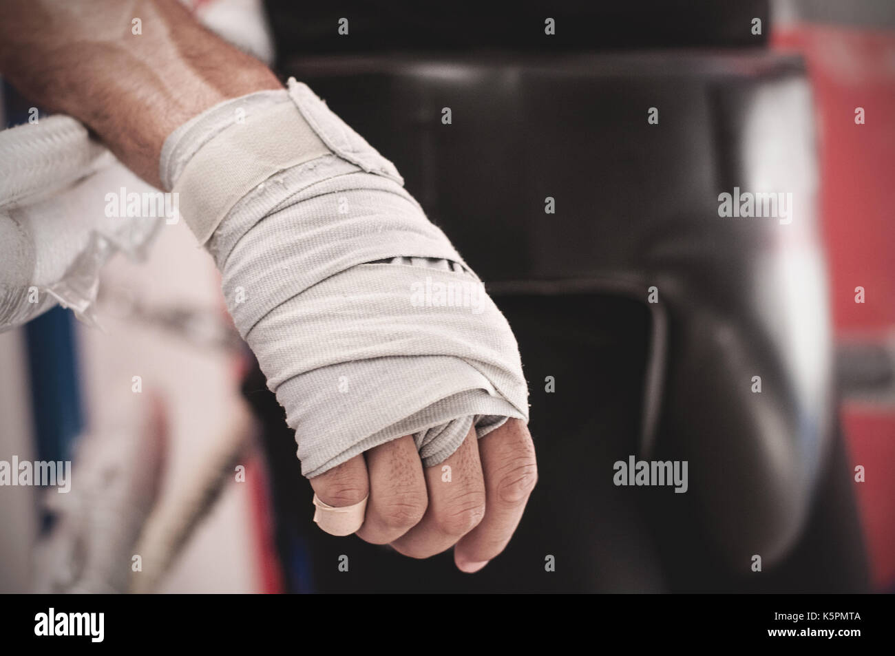 Boxing ring ropes hi-res stock photography and images - Alamy