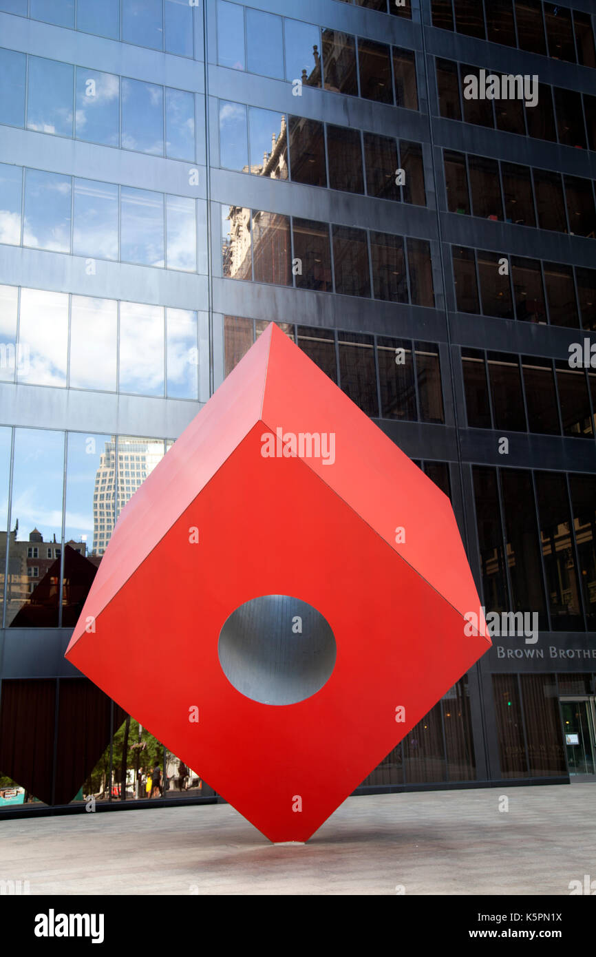 Cube sculpture hi-res stock photography and images - Alamy