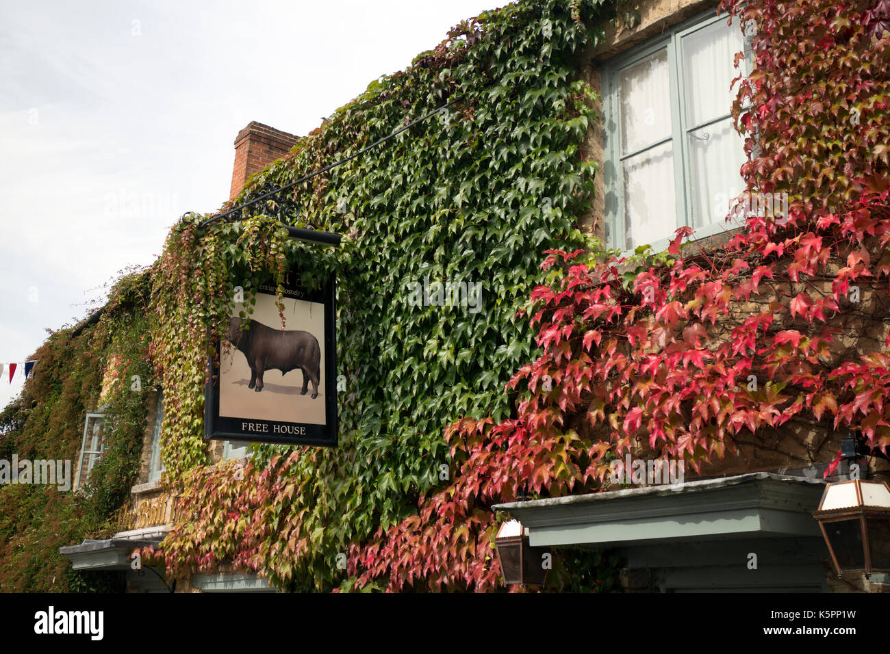 The Bull Inn, Charlbury, Oxfordshire, England, UK Stock Photo - Alamy
