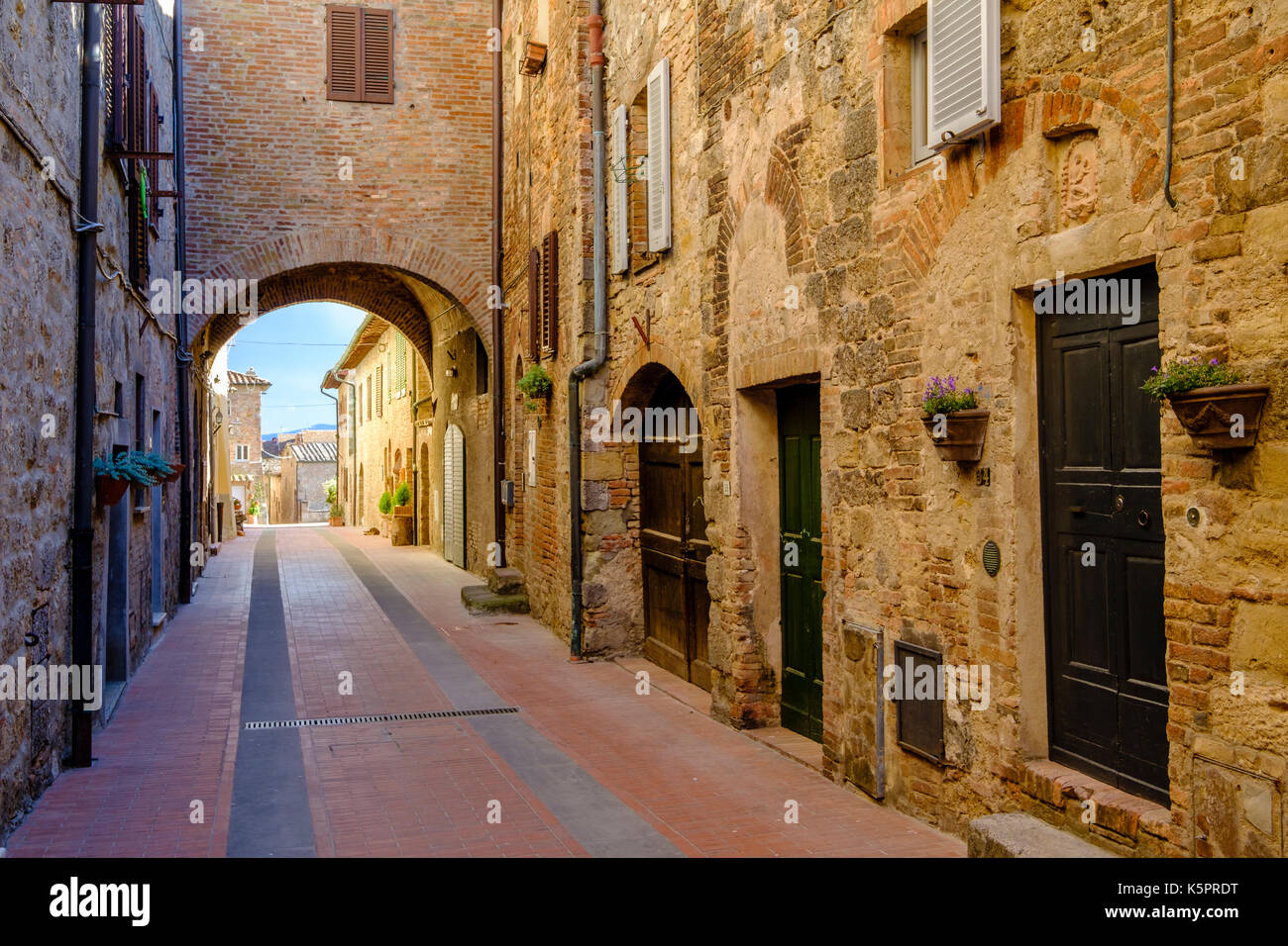 Medieval gate house hi-res stock photography and images - Alamy