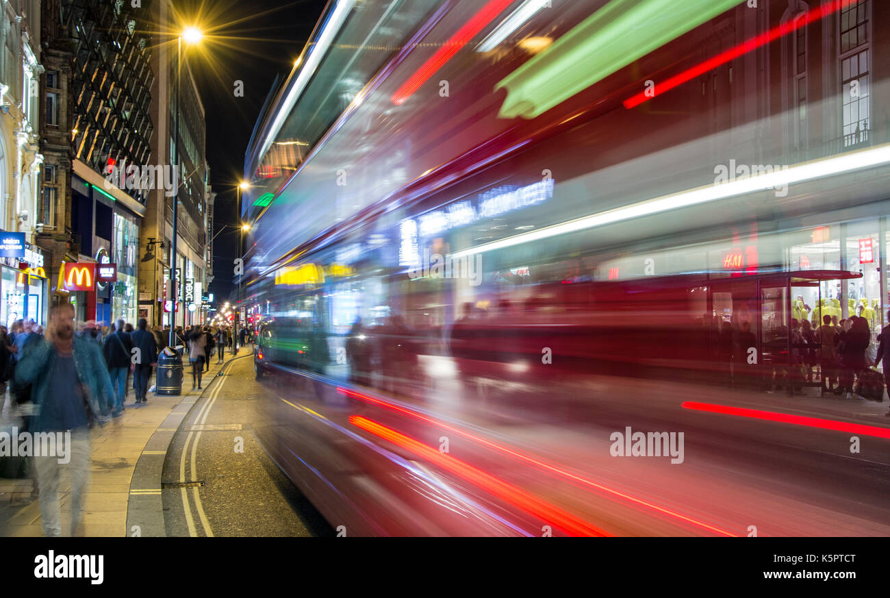 London, UK, October 05 2013: Crowded Oxford street with city bus ...