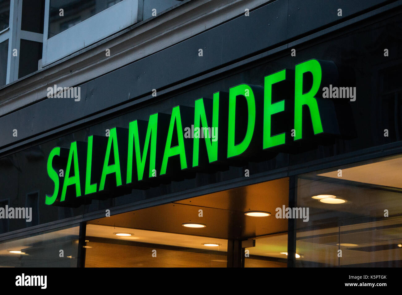 Salamander sign hi-res stock photography and images - Alamy