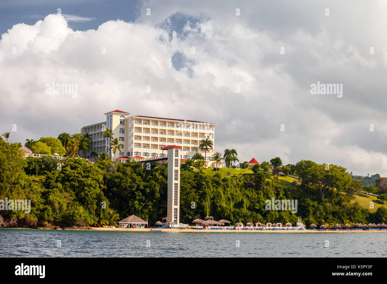 First line real estate hi-res stock photography and images - Alamy