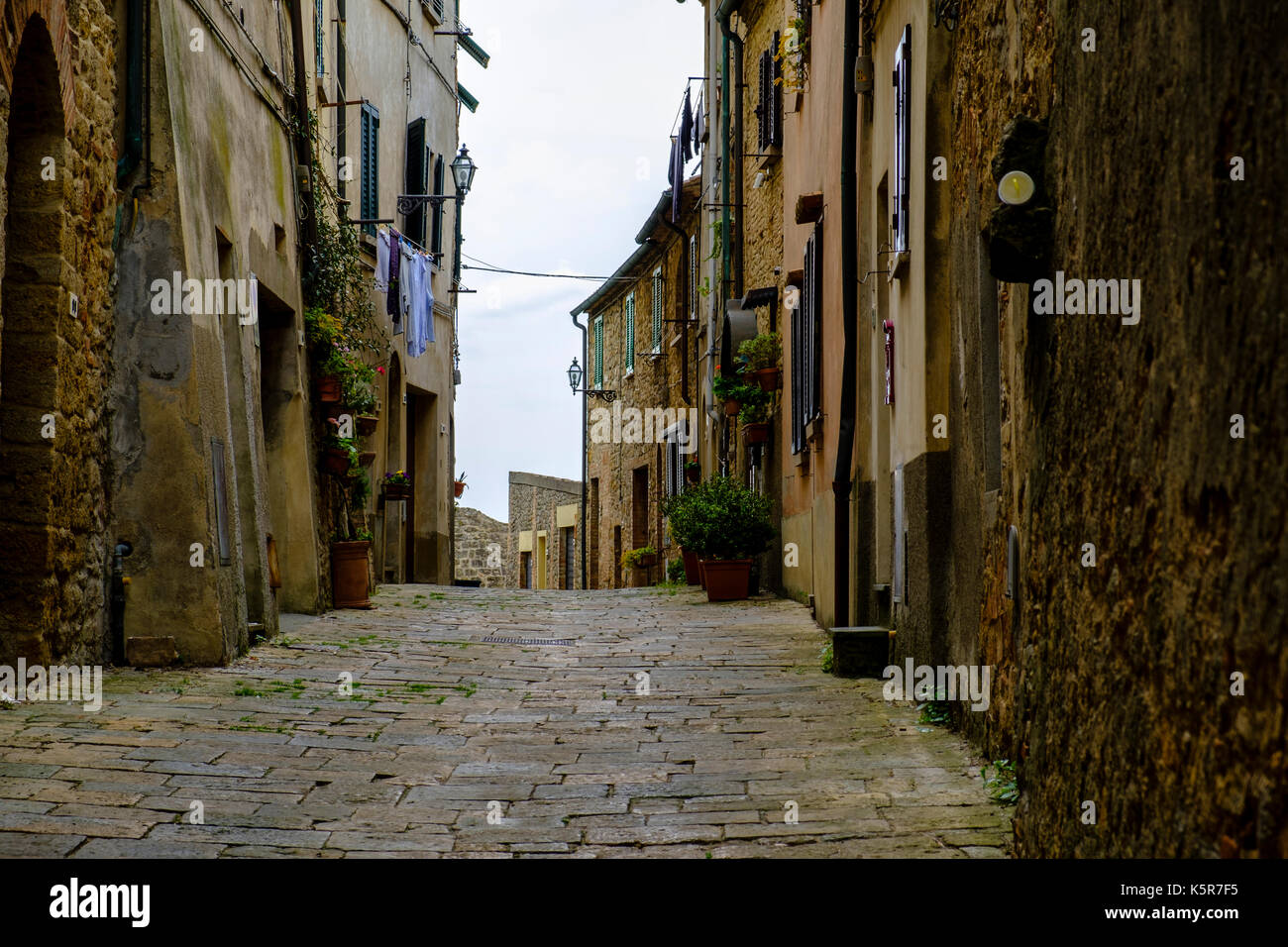 Road medieval hi-res stock photography and images - Alamy