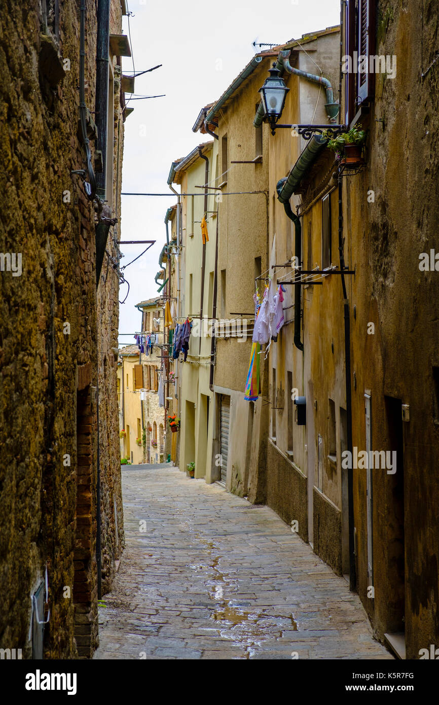 Road medieval hi-res stock photography and images - Alamy