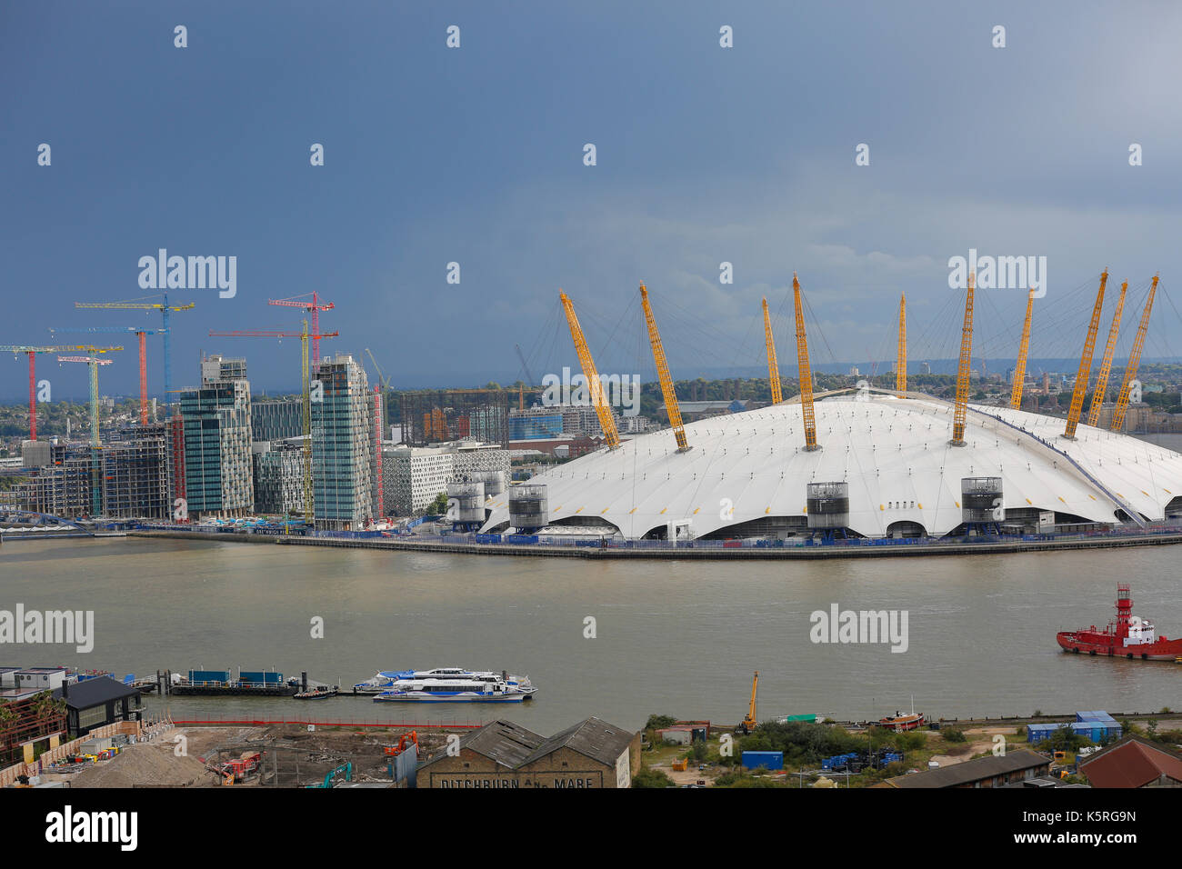 Lovely weather in London with a views of O2 arena and Canary Wharf ...