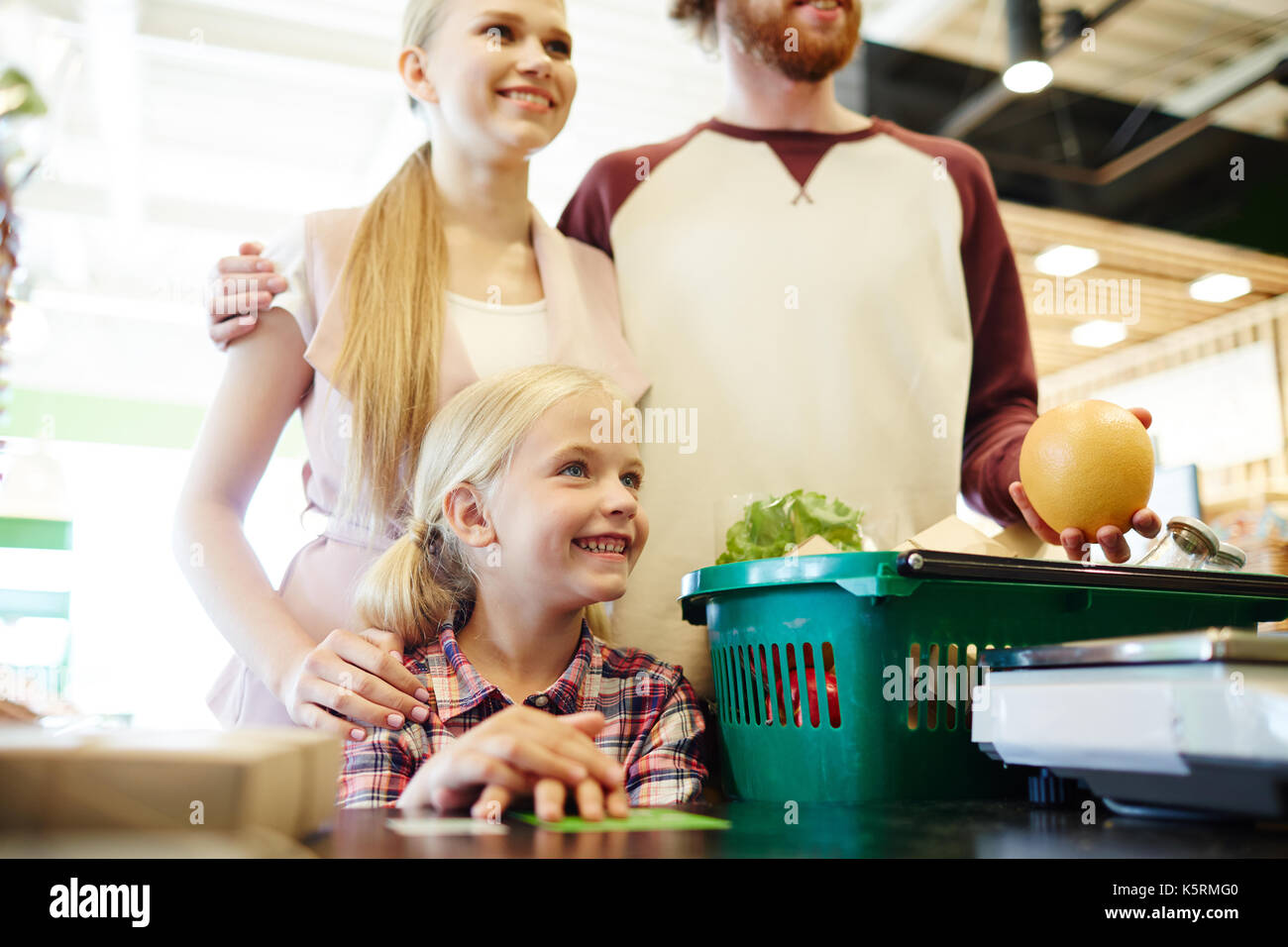 Buyers in hypermarket Stock Photo - Alamy