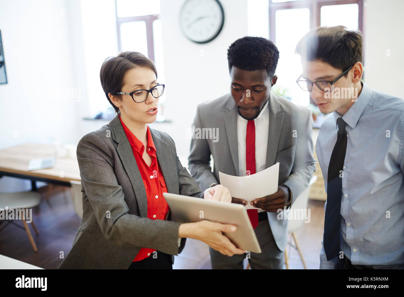 Business woman making report hi-res stock photography and images - Alamy