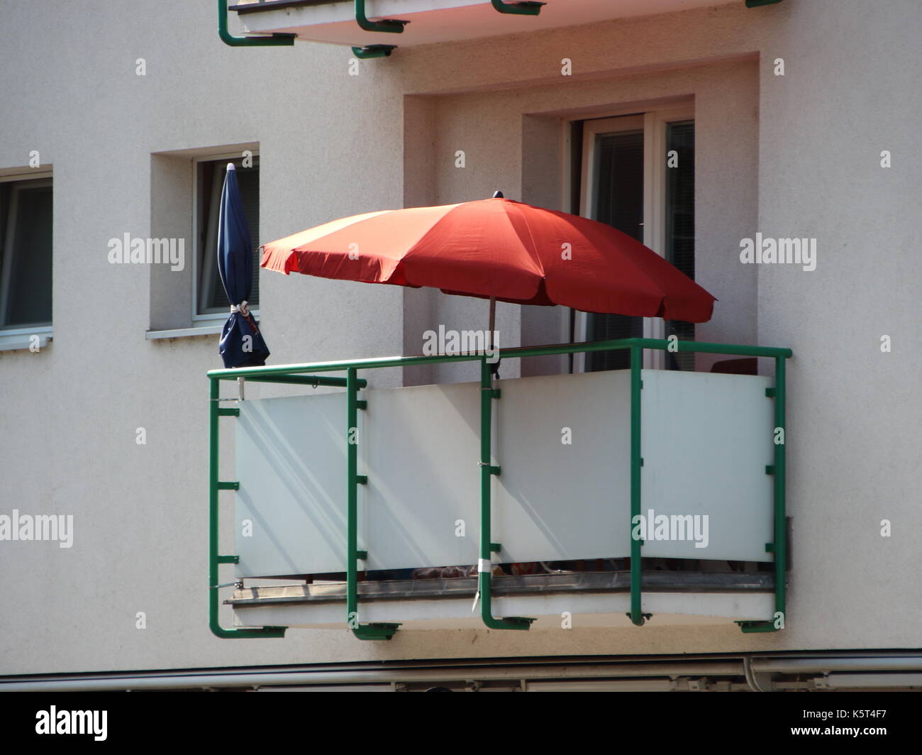 Outdoor parasol hi-res stock photography and images - Alamy