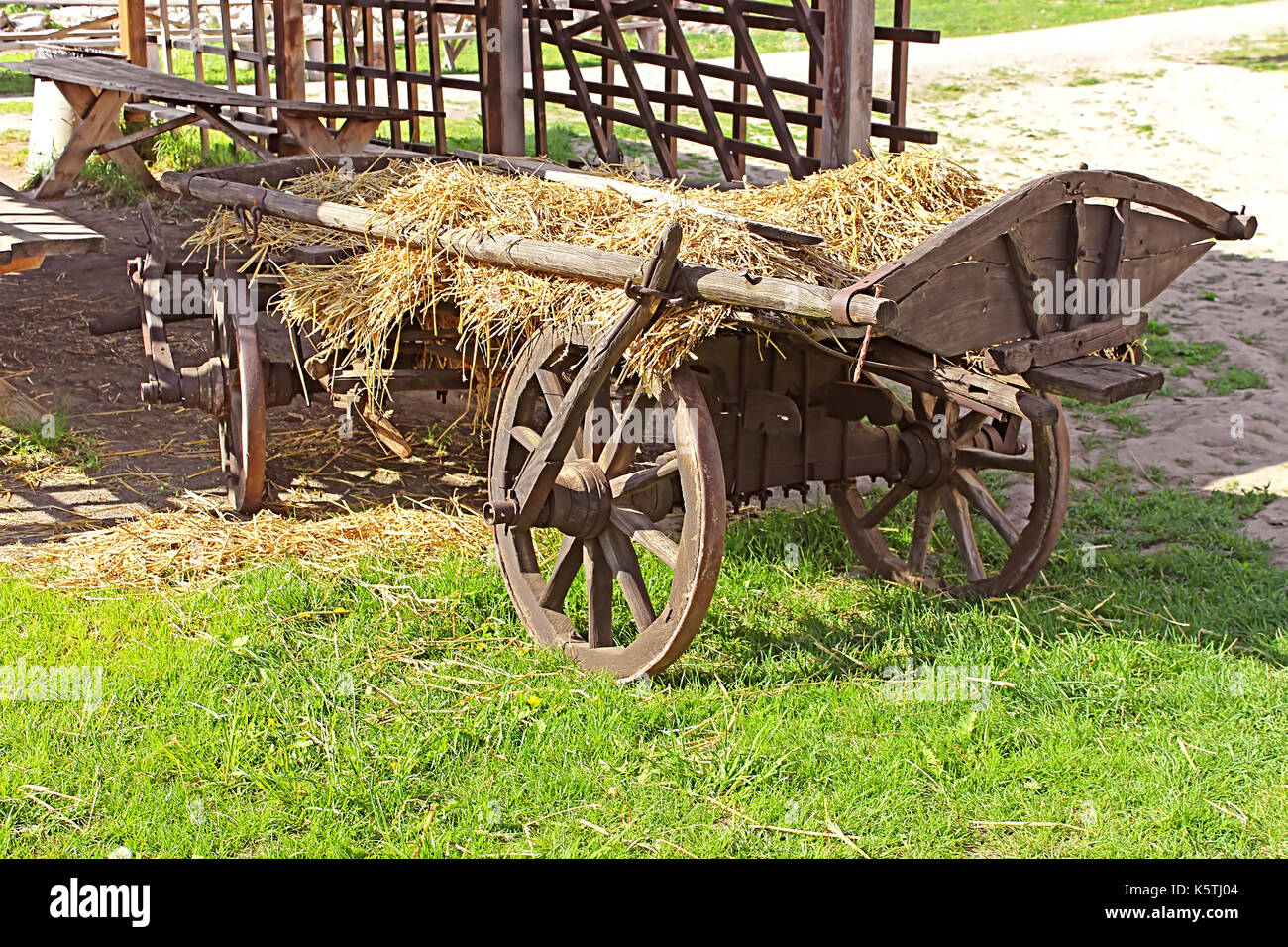 Vintage wood wagon Stock Photo - Alamy
