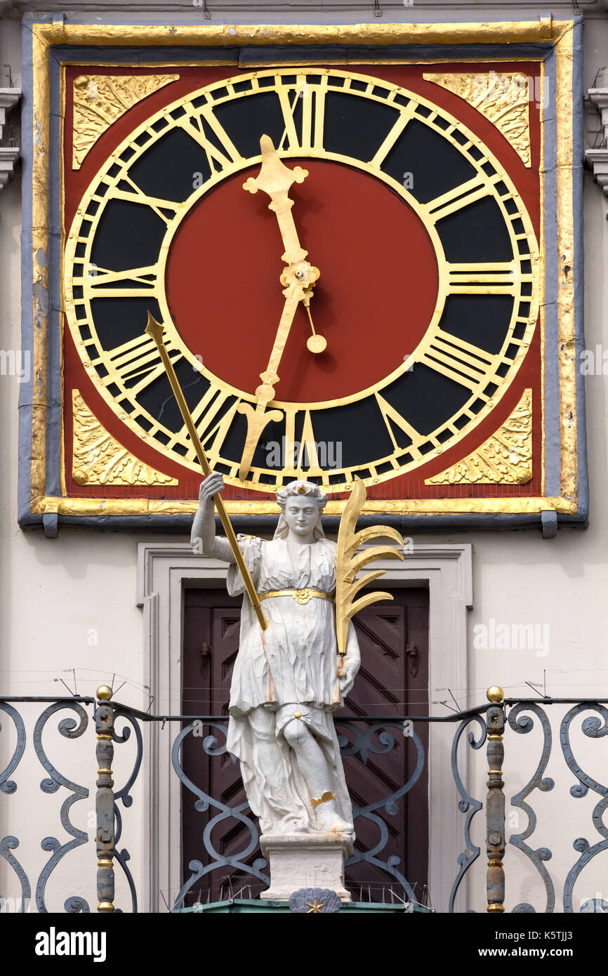 City hall clock at the Lüneburger Rathaus, Lüneburg, Lower Saxony ...